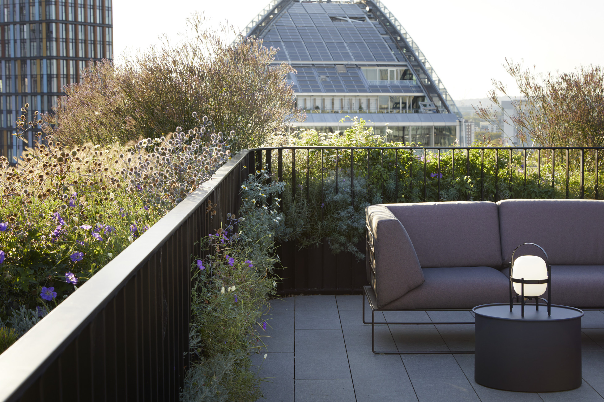 Year-Round Roof Terrace Systems: Seasonal Solutions by Raaft